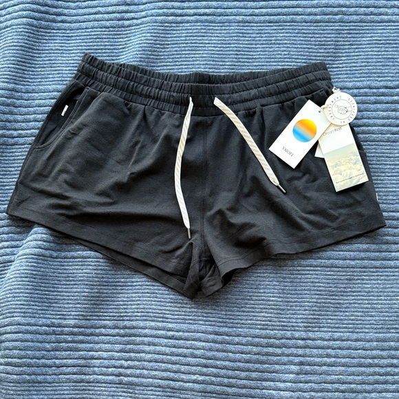 Vuori | Shorts | Vuori Halo Performance Shorts Black Heather L Nwt ...